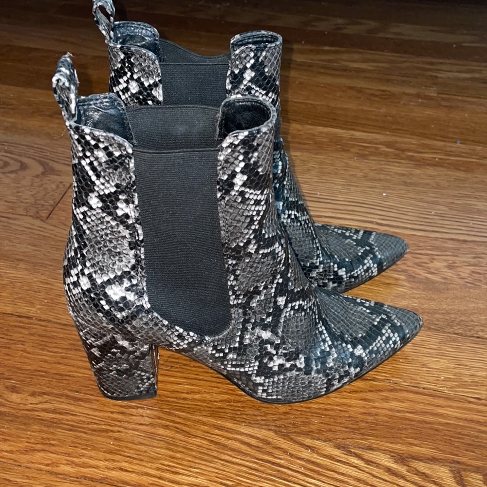 Steve Madden Grey & Black Snake Skin Boots - Gem